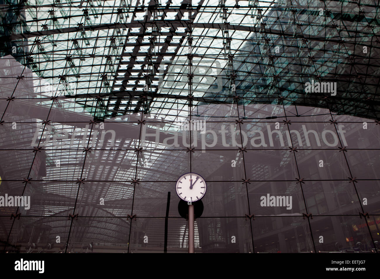 Train station exterior hi-res stock photography and images - Alamy