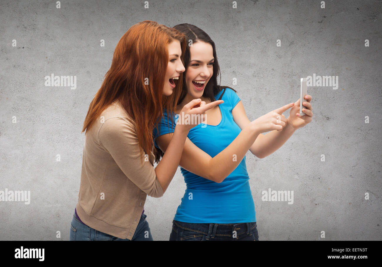 two smiling teenagers with smartphone Stock Photo - Alamy