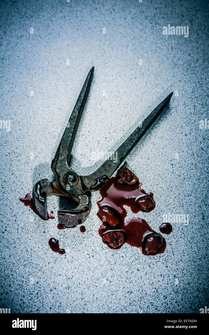 Pincers used for denailing Stock Photo - Alamy