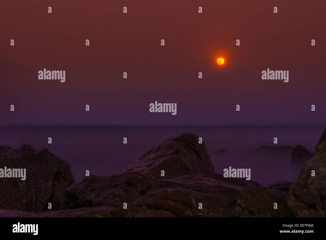 Sea moonlight rocks hi-res stock photography and images - Alamy