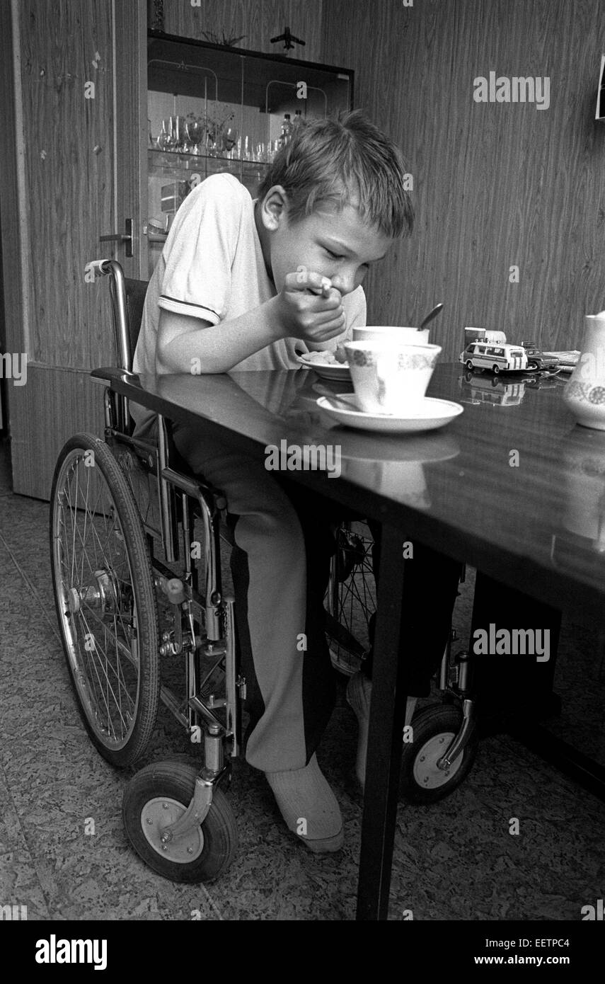 1990s family hi-res stock photography and images - Alamy