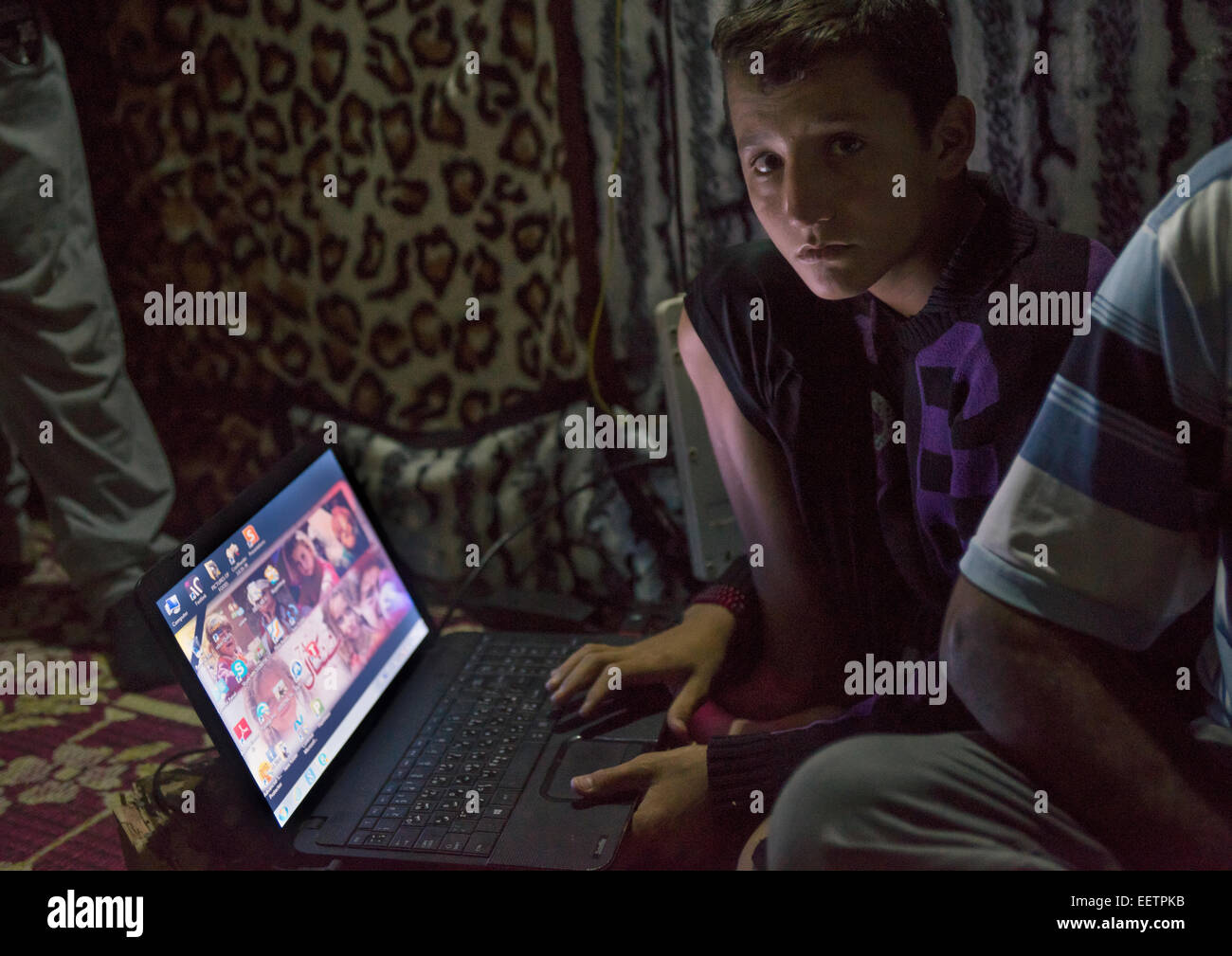 Poor asia child computer hi-res stock photography and images - Alamy