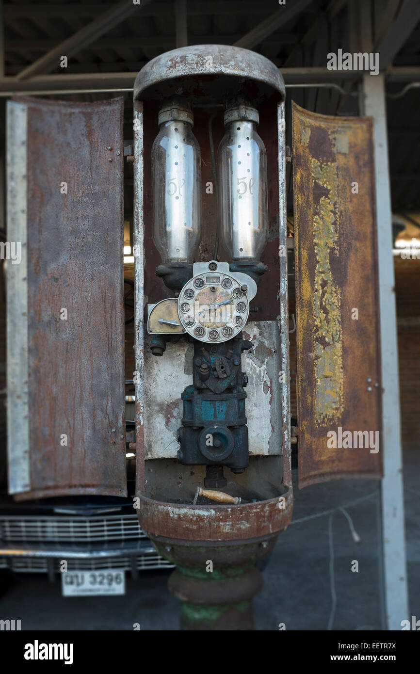 Vintage petrol pump hi-res stock photography and images - Alamy