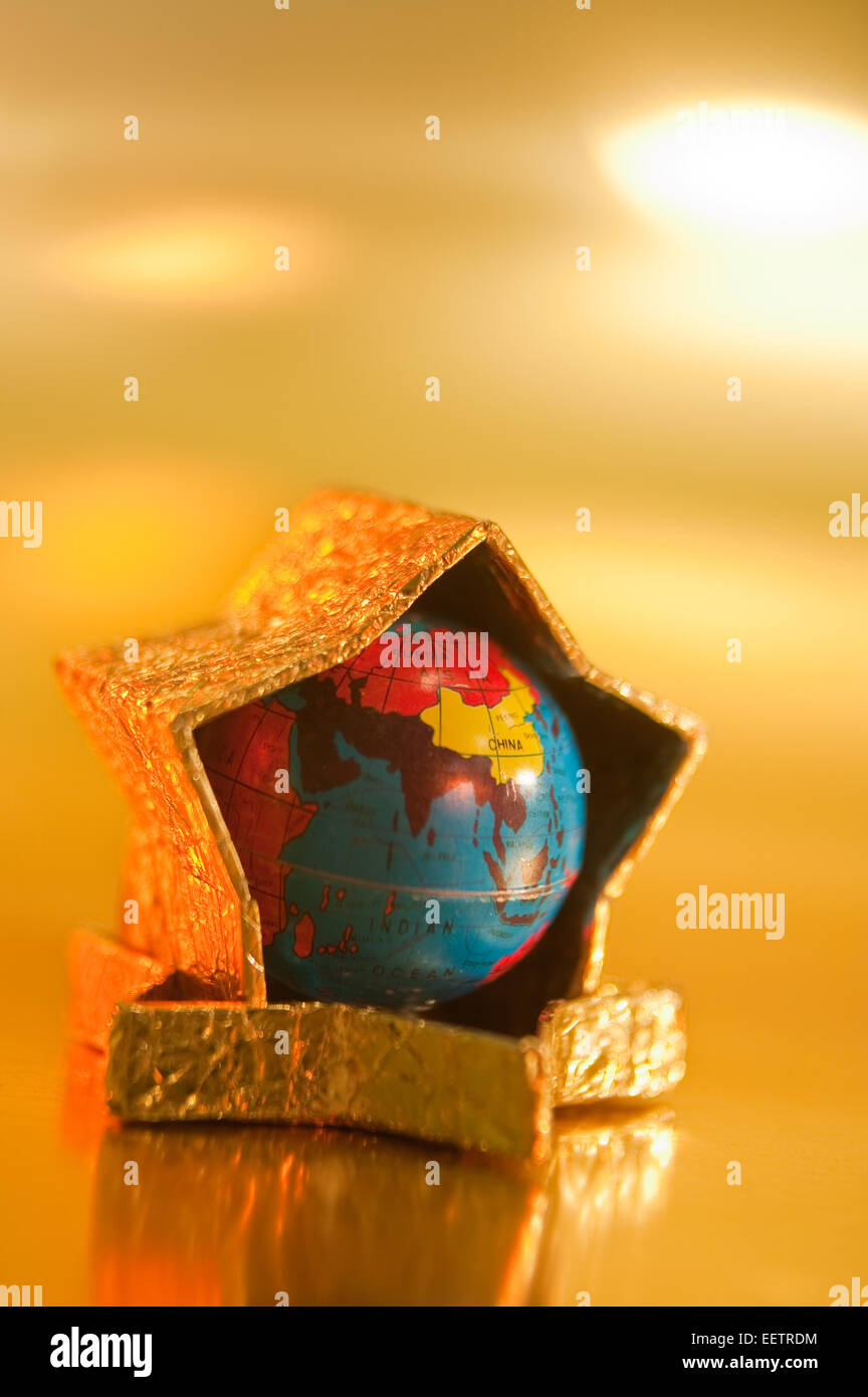Glitter globe hi-res stock photography and images - Alamy
