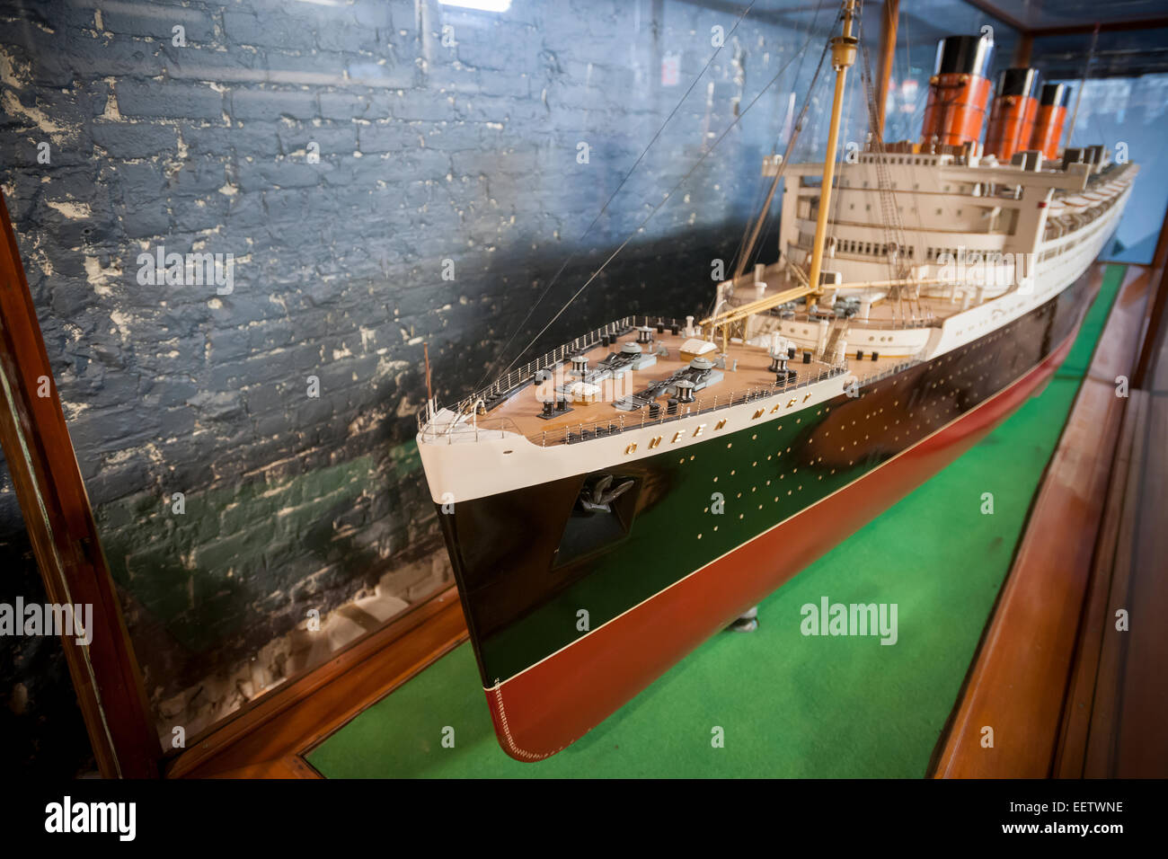 New York, USA. 21st January, 2015. A 1/45 th scale model of the Queen ...