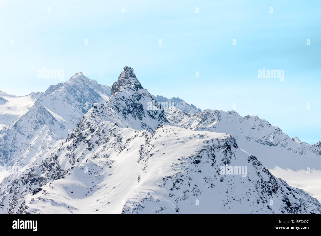 Top snow mountain blue hi-res stock photography and images - Alamy