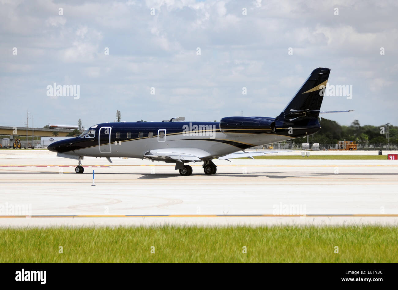 Luxury corporate jet for business travel Stock Photo - Alamy