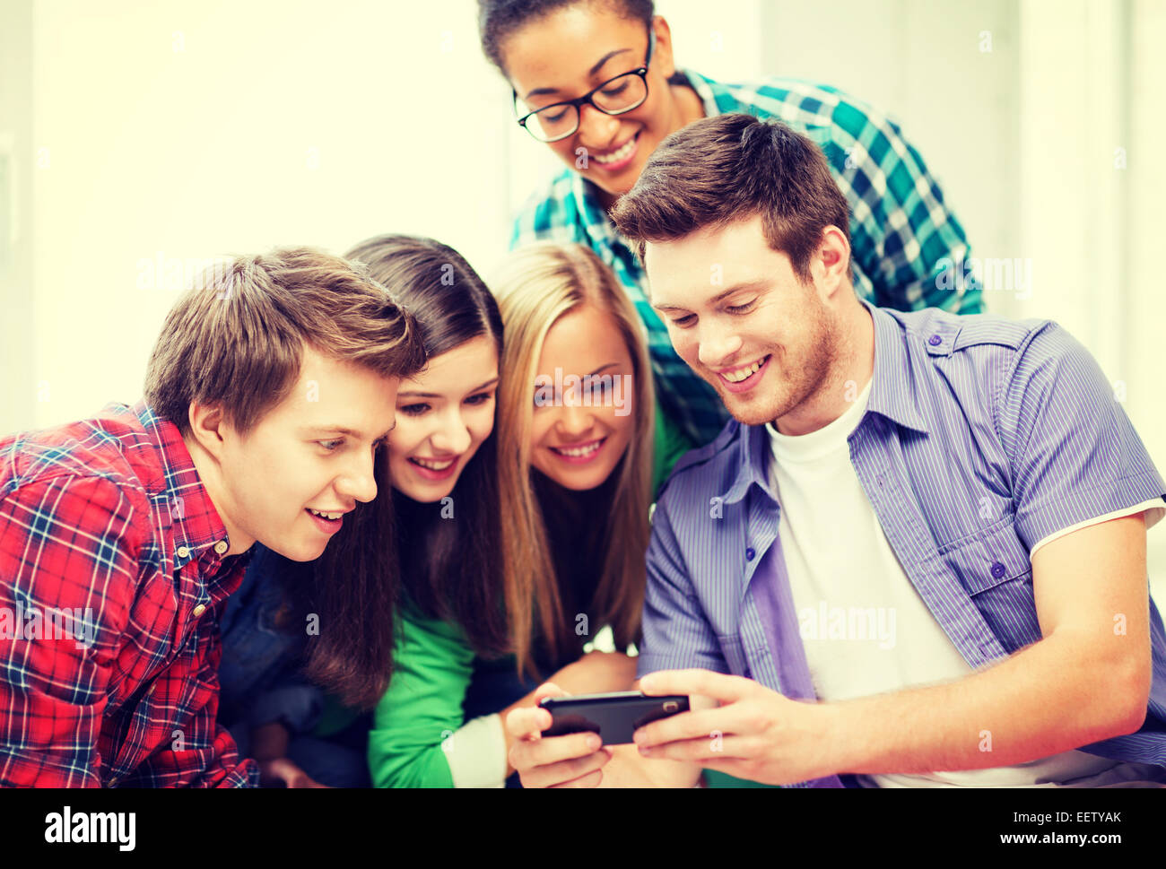students looking at smartphone at school Stock Photo - Alamy