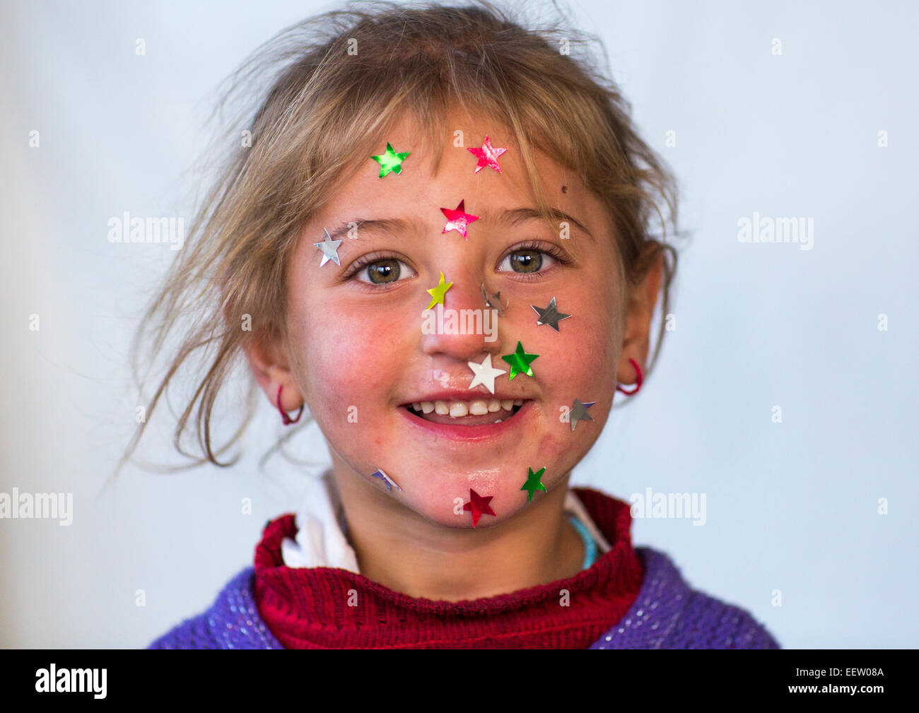 Refugee child smiling hi-res stock photography and images - Alamy
