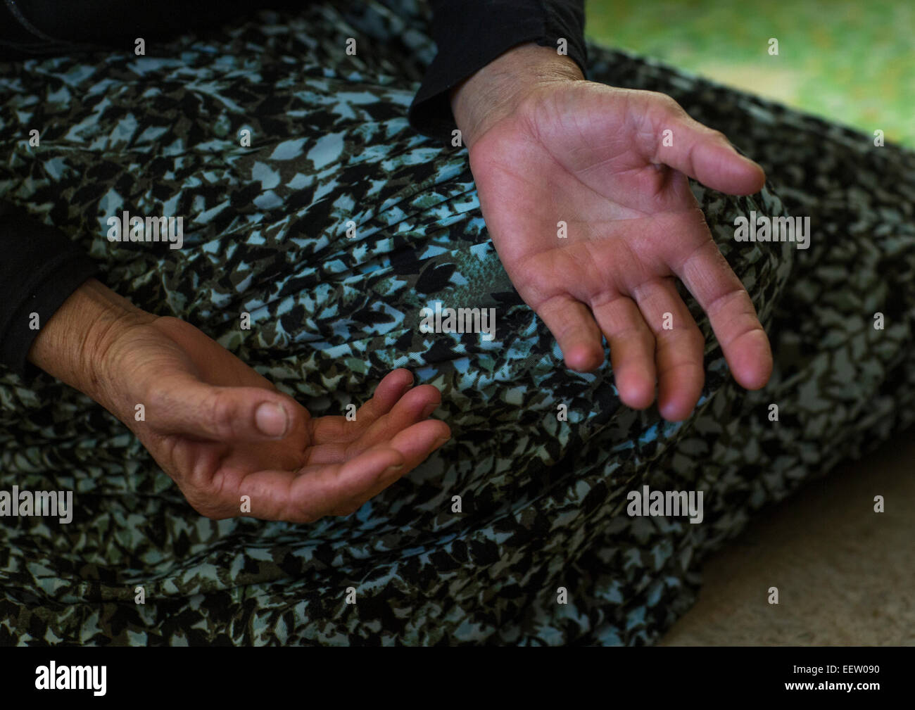 Refugee iraq hands hi-res stock photography and images - Alamy