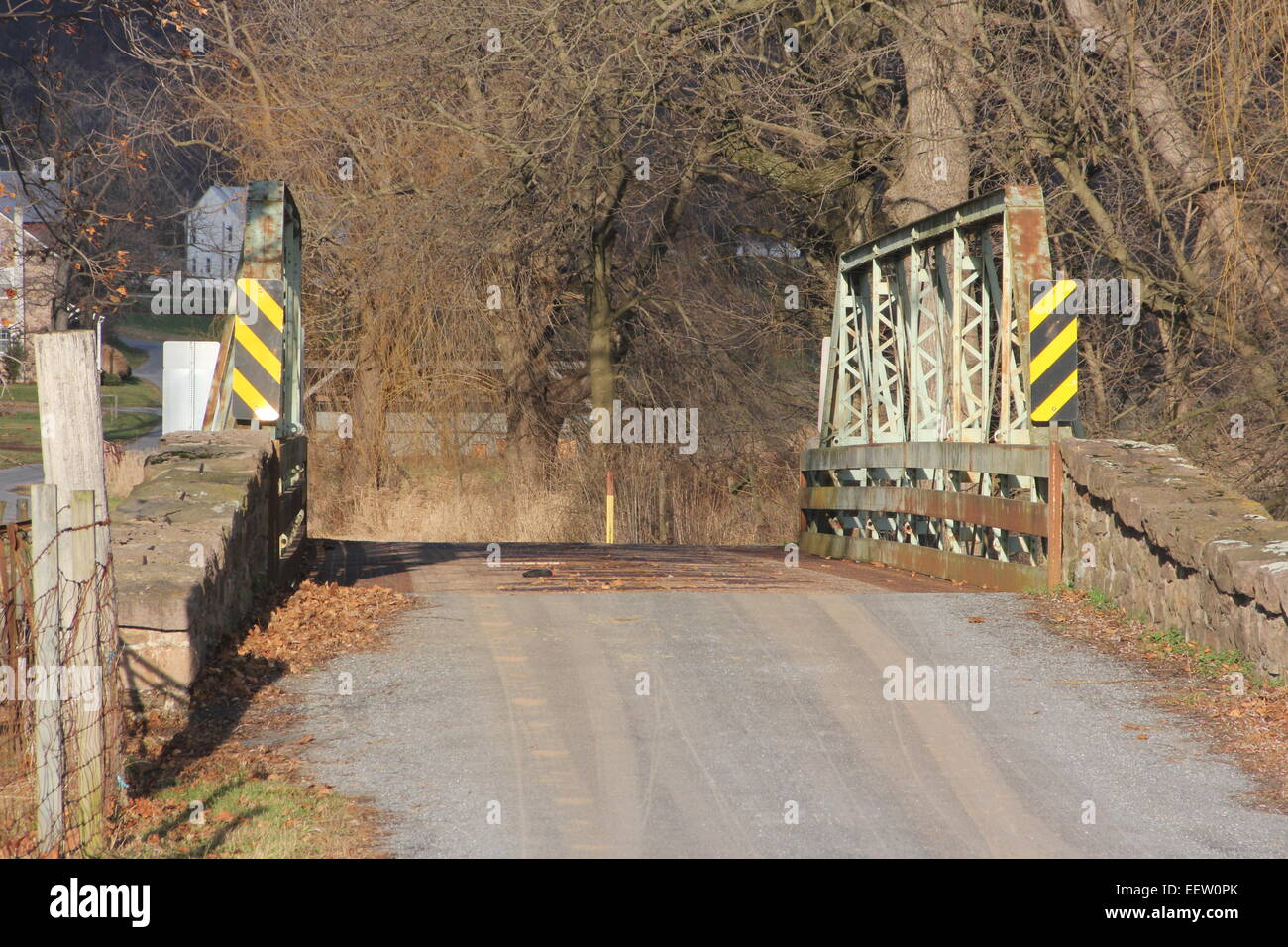 Old narrow bridge hi-res stock photography and images - Alamy