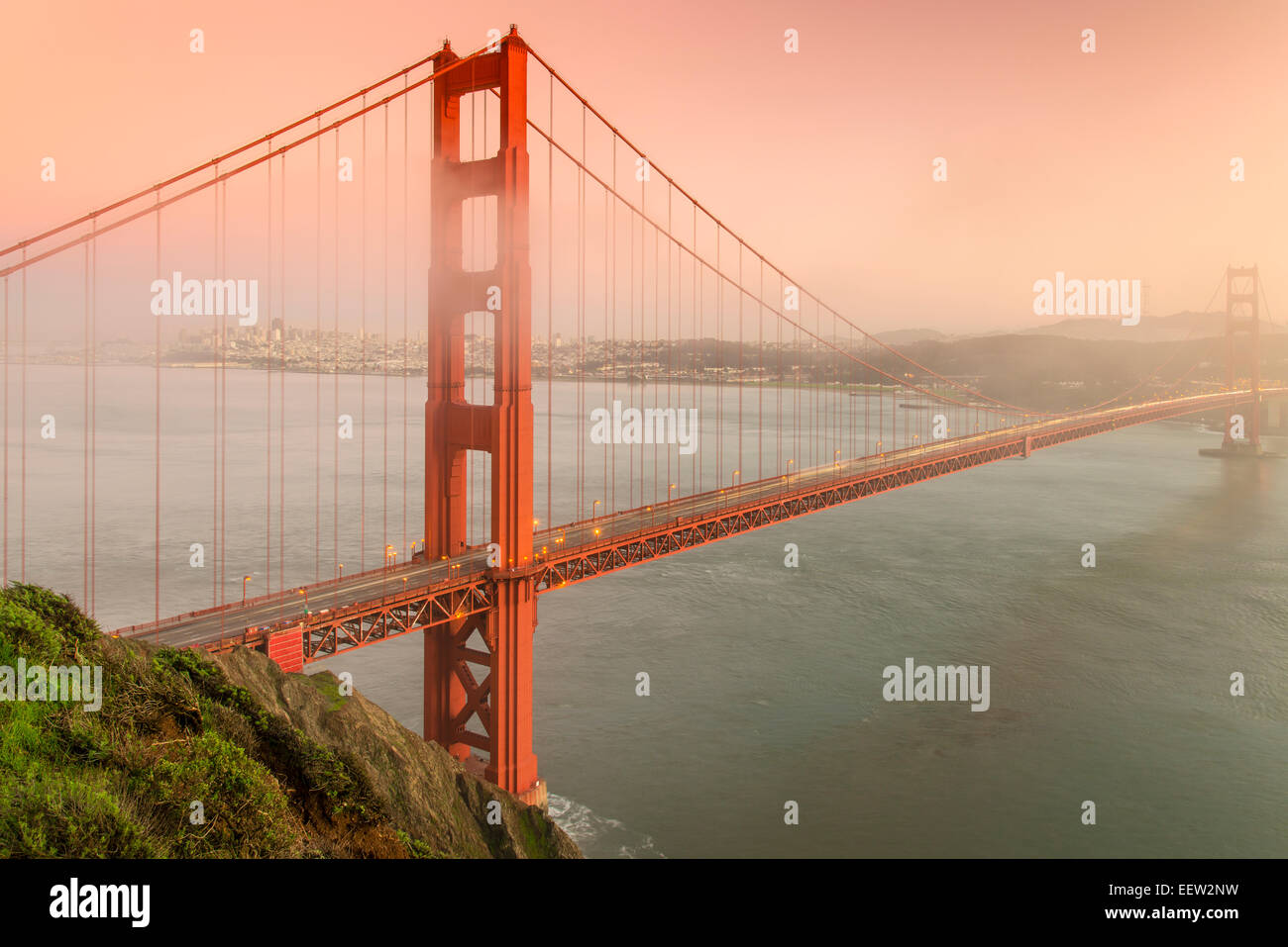 The Golden Gate suspension bridge with city skyline in the background ...