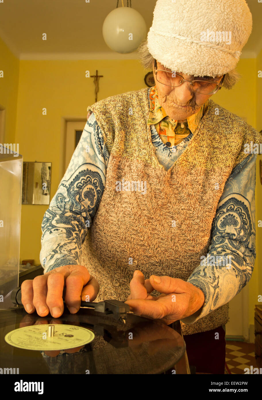 Gramophone shellac record hi-res stock photography and images - Alamy