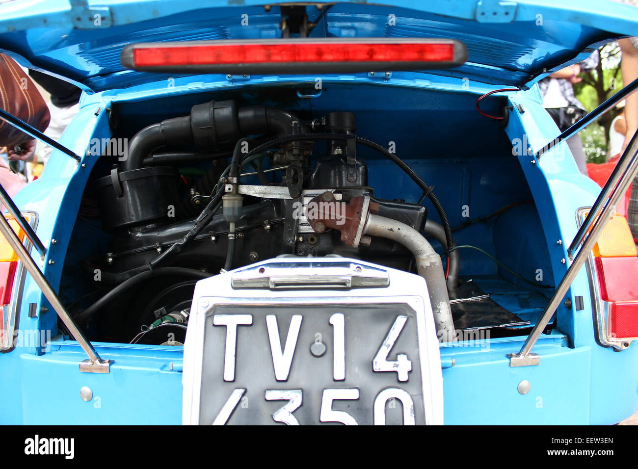 Engine of a Fiat 500 Stock Photo - Alamy