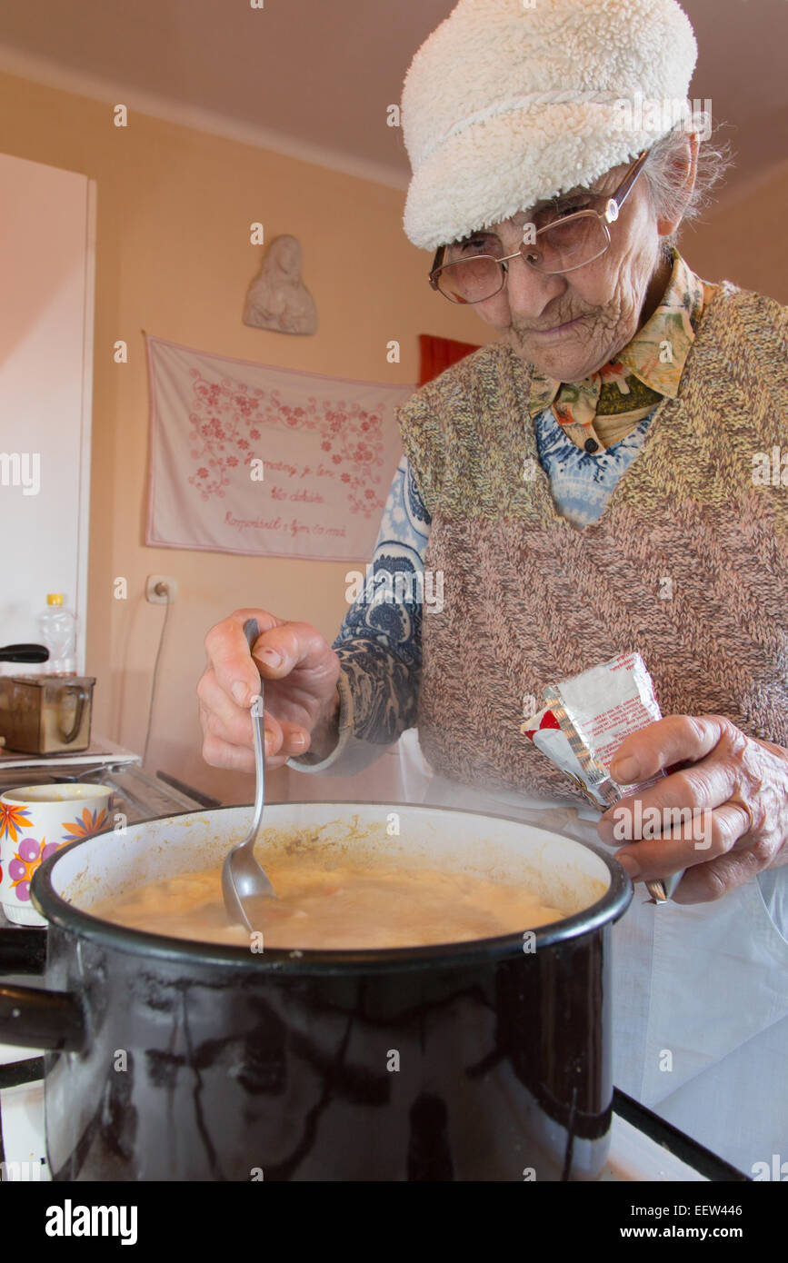 Cooking kitchen hi-res stock photography and images - Alamy