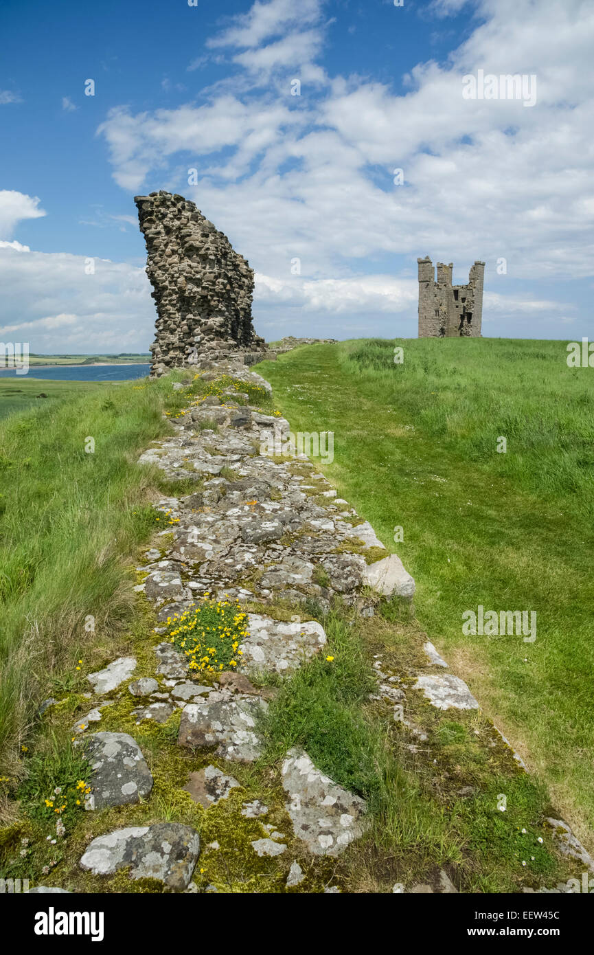 Ruins of Dunstanburgh Castle, Northumberland Stock Photo - Alamy