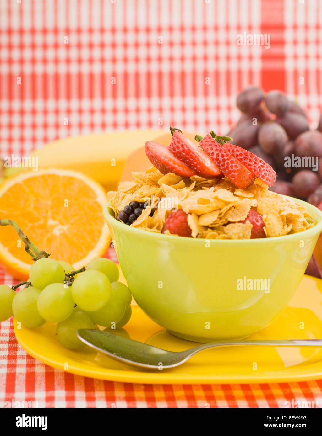 Bowl of corn flakes with fruit garnish Stock Photo - Alamy