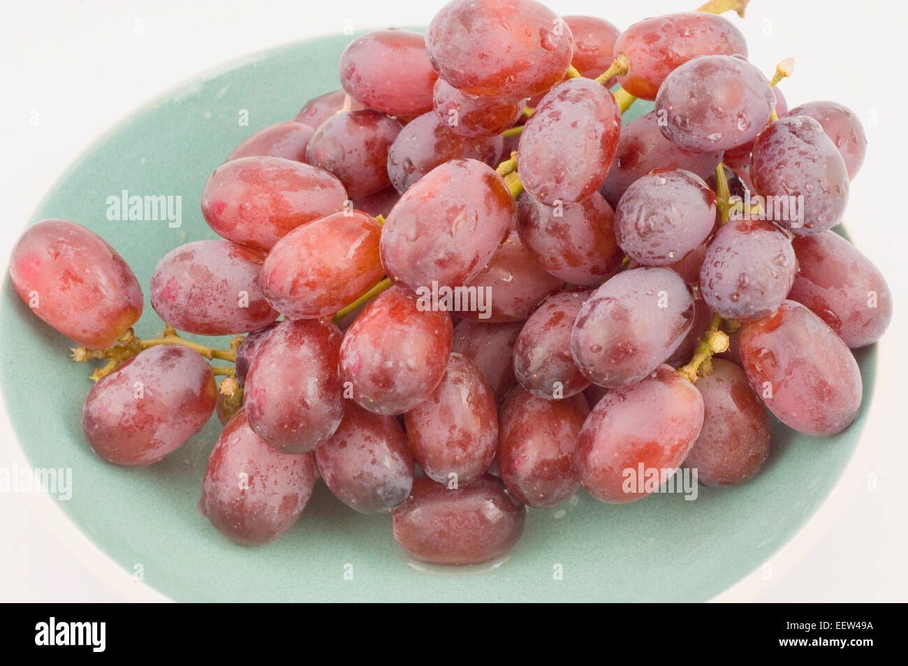 Bowl of red grapes Stock Photo - Alamy