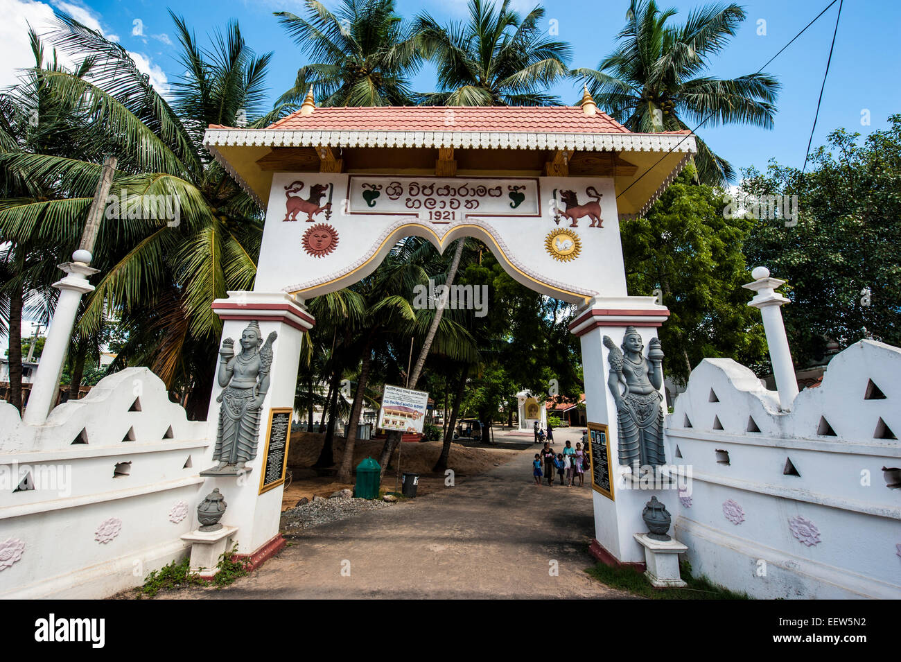 Sri Vijayarama Viharaya, a Buddhist temple, in Chilaw, Sri Lanka Stock ...