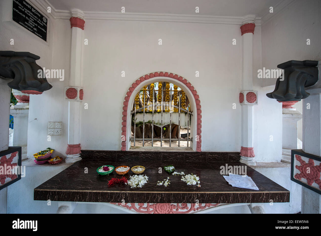 Sri Vijayarama Viharaya, a Buddhist temple, in Chilaw, Sri Lanka Stock ...