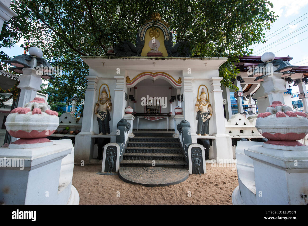 Sri Vijayarama Viharaya, a Buddhist temple, in Chilaw, Sri Lanka Stock ...
