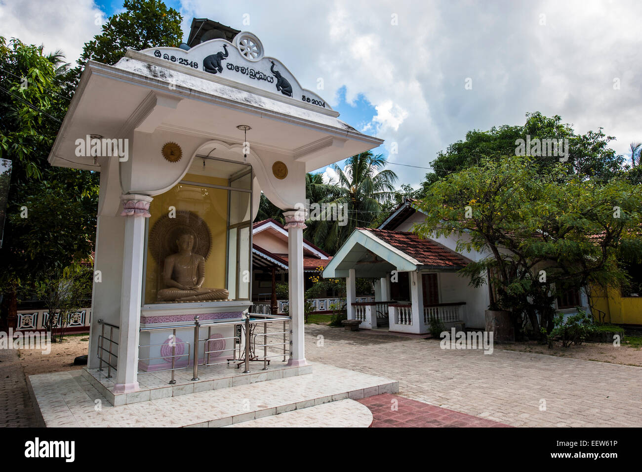 Sri Vijayarama Viharaya, a Buddhist temple, in Chilaw, Sri Lanka Stock ...