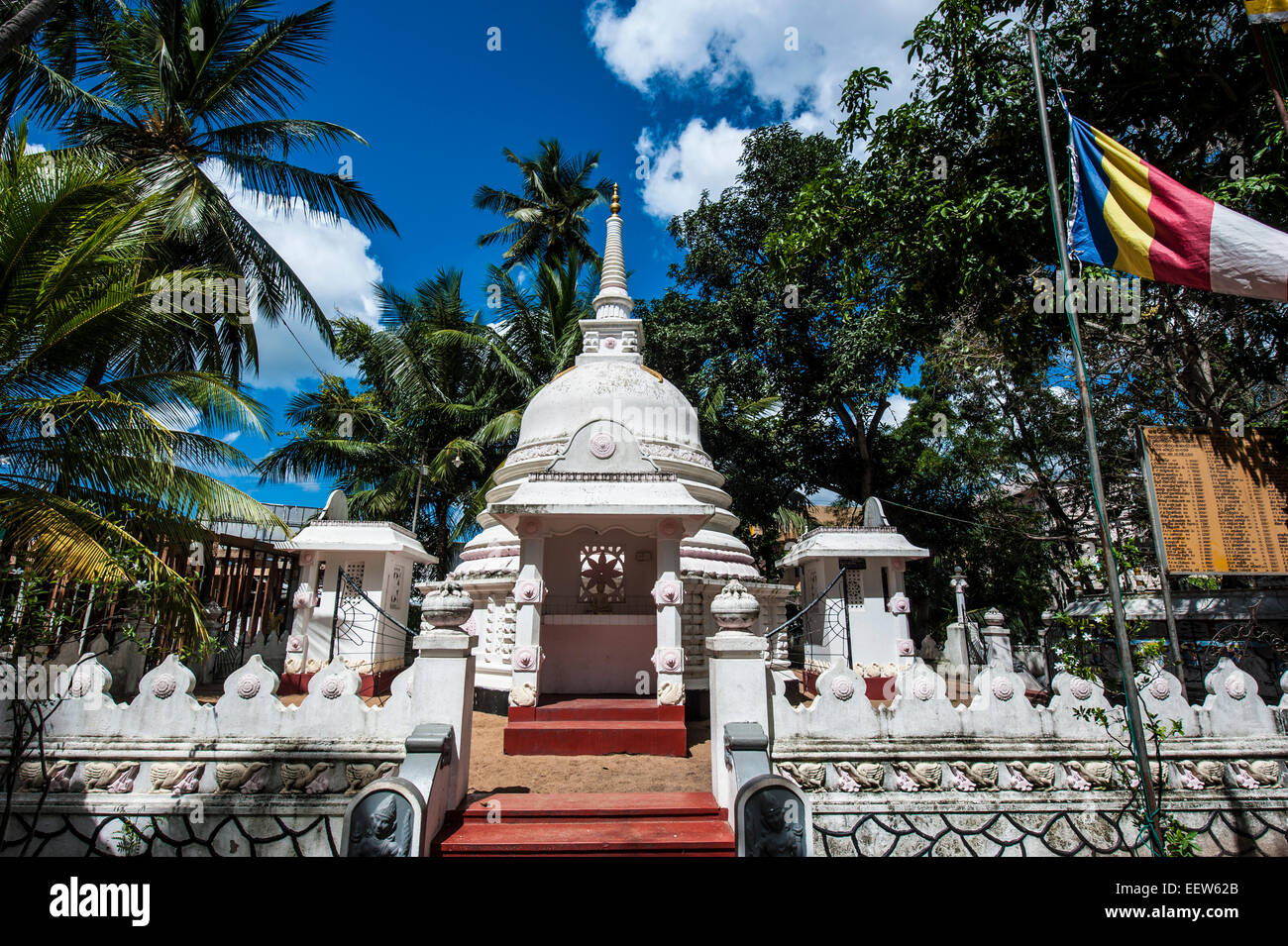 Sri Vijayarama Viharaya, a Buddhist temple, in Chilaw, Sri Lanka Stock ...