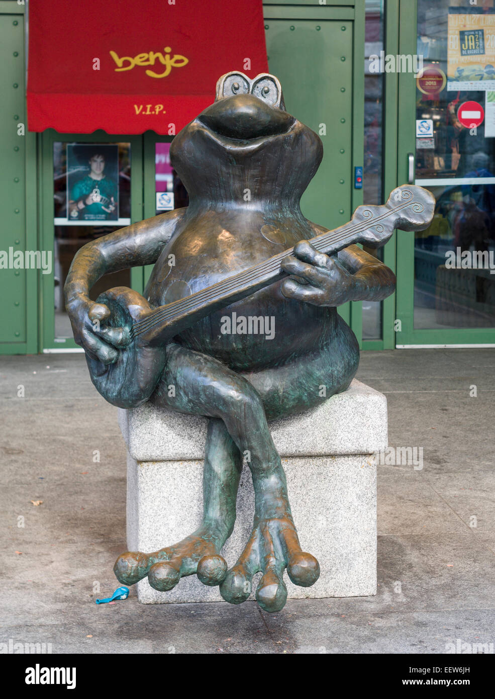 Banjo Playing Benjo Mascot in Bronze outside the store. The Mascot for ...