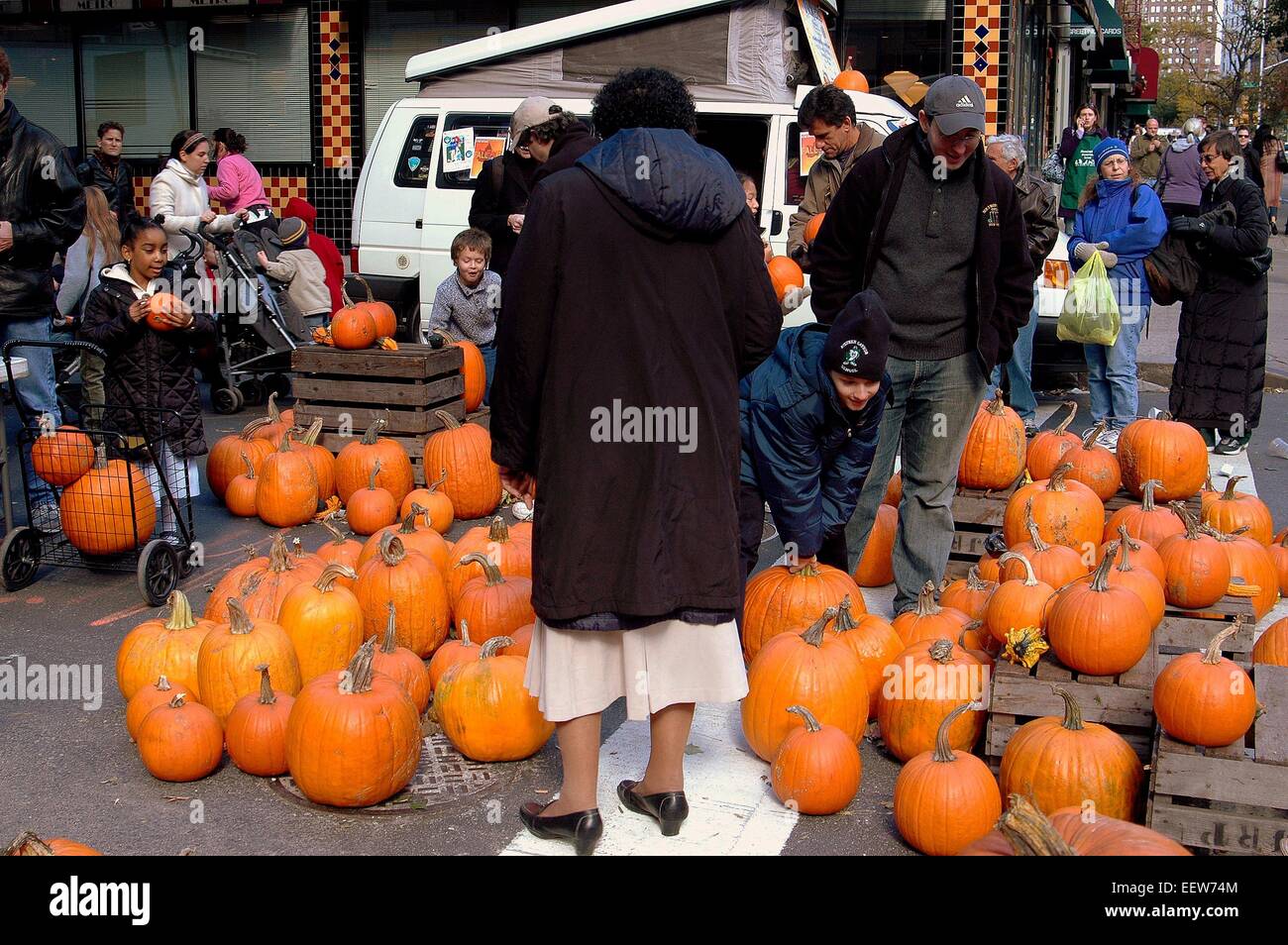 New York City: People shopping for Halloween pumpkins at a farmer's ...
