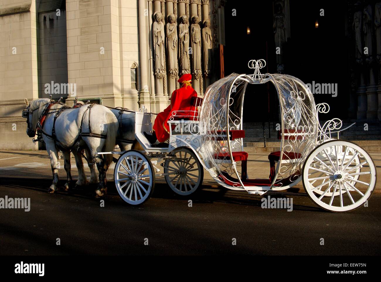 Cinderella coach hi-res stock photography and images - Alamy