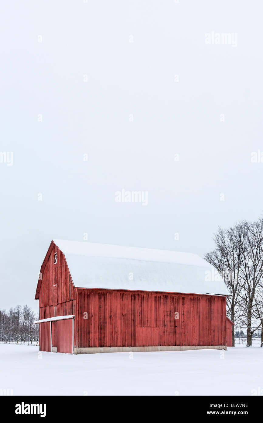 Classic red barn hi-res stock photography and images - Alamy