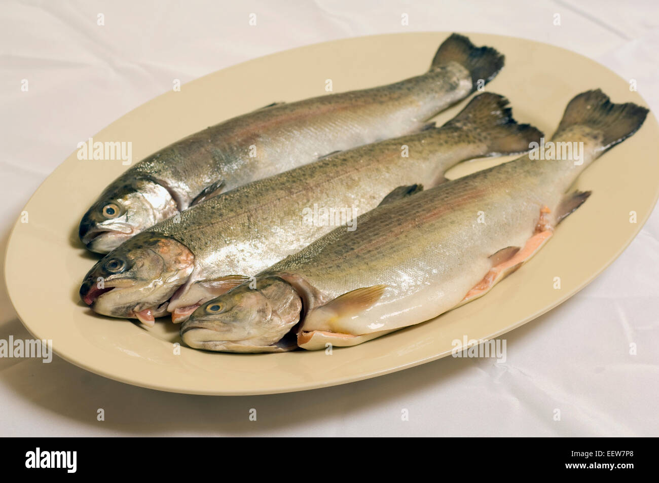 Plate of fried fish Stock Photo - Alamy