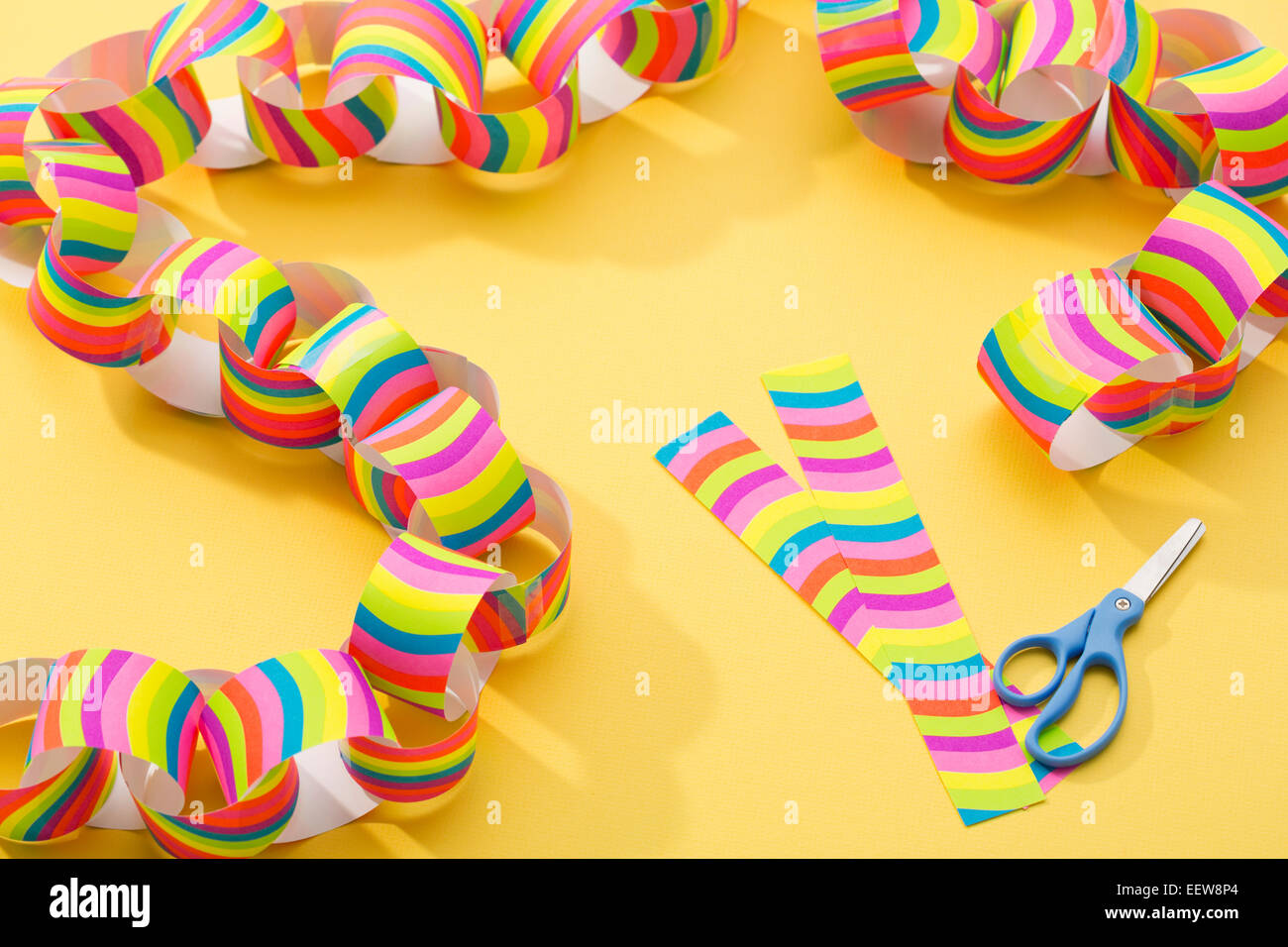 Paper chain hi-res stock photography and images - Alamy