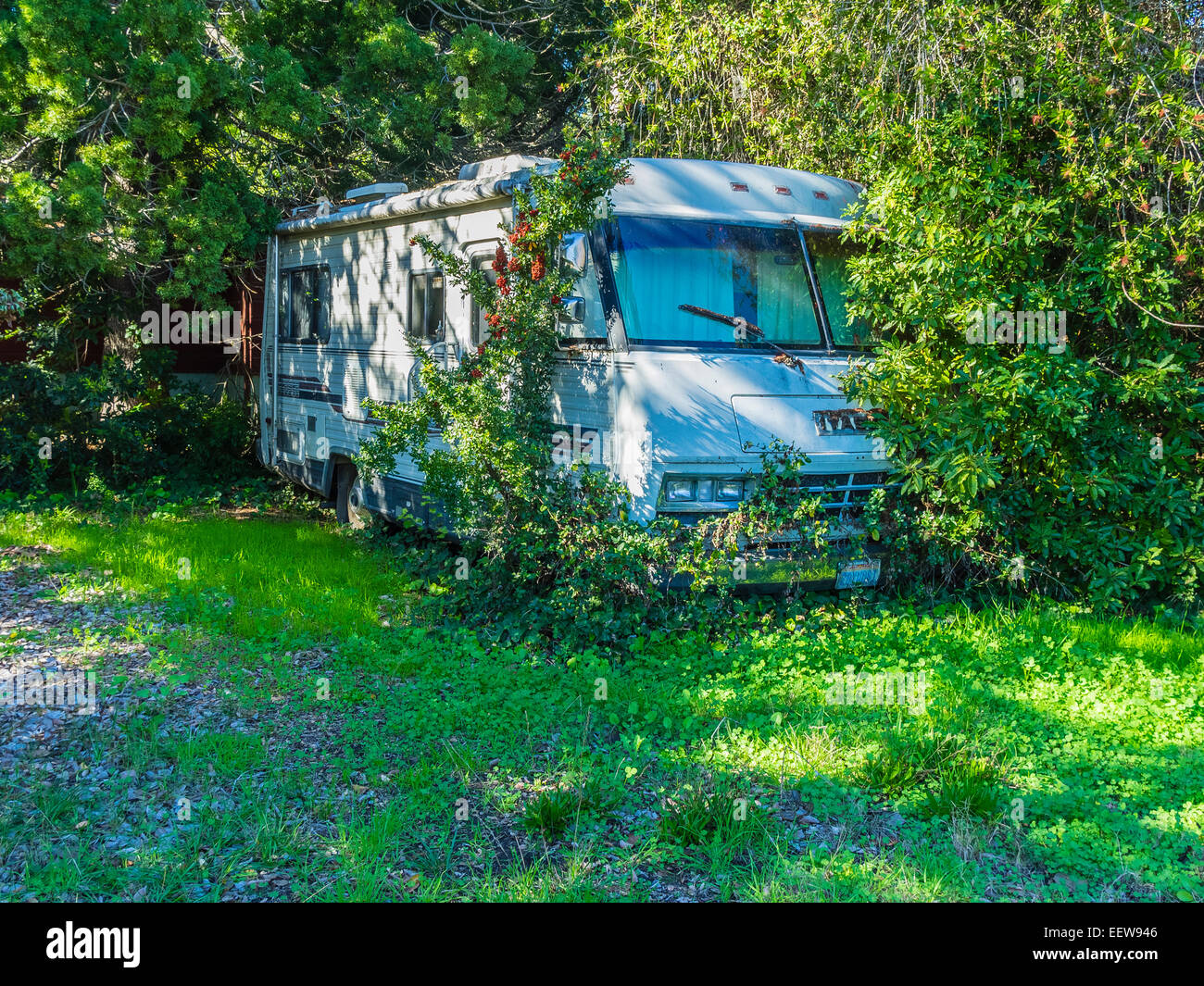 Abandoned camper van hi-res stock photography and images - Alamy