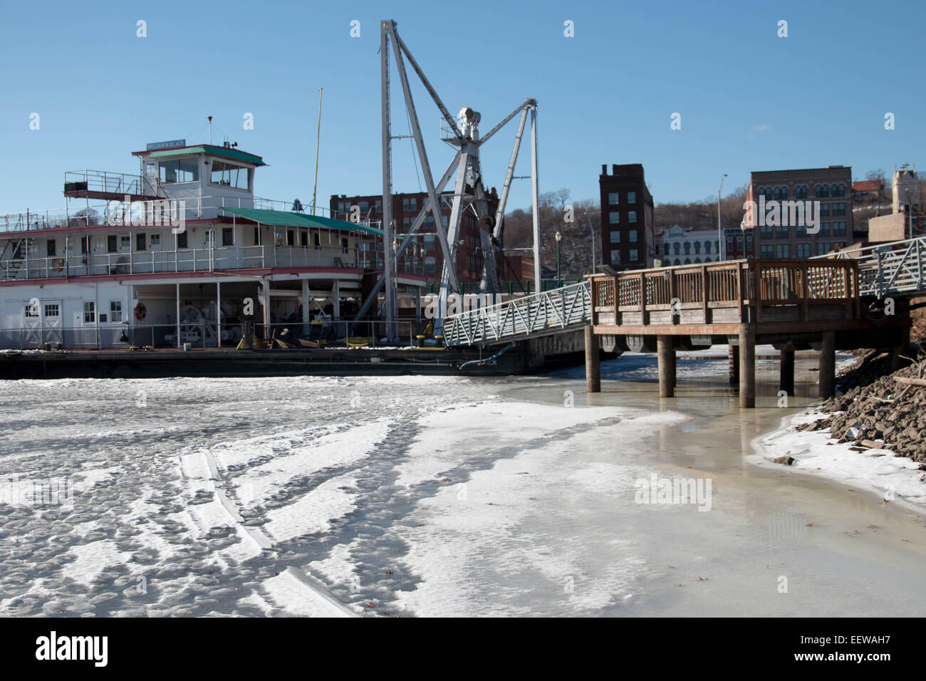 Footprints in fresh snow of Ice Harbor Stock Photo - Alamy