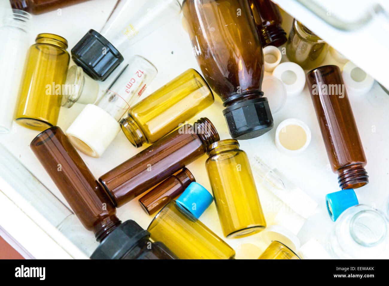 Old medical bottles hi-res stock photography and images - Alamy