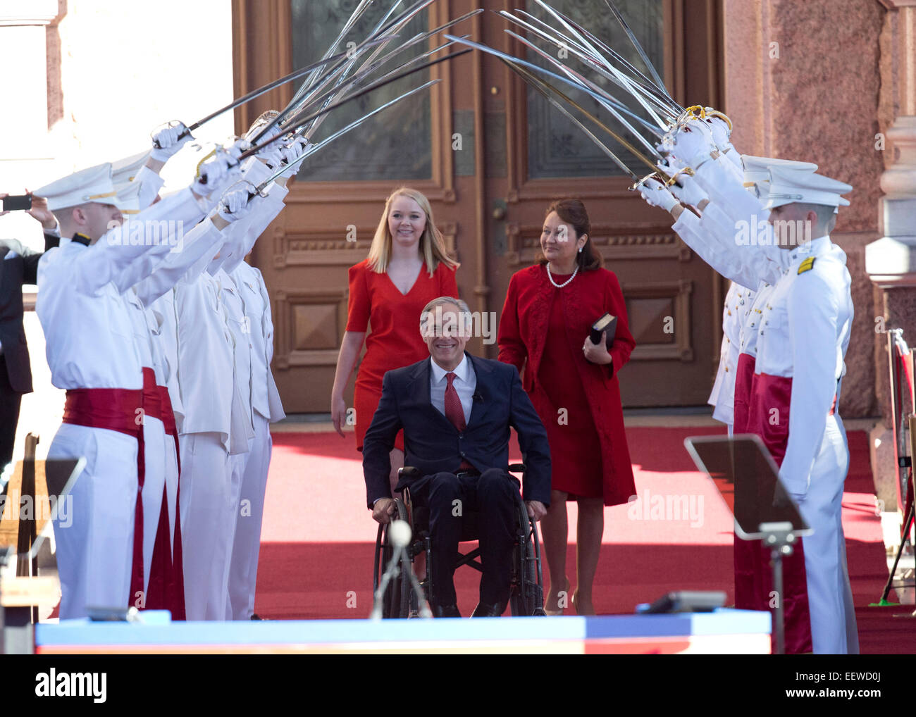 Gov. Greg Abbott, his wife, and daughter pass through honor guard ...