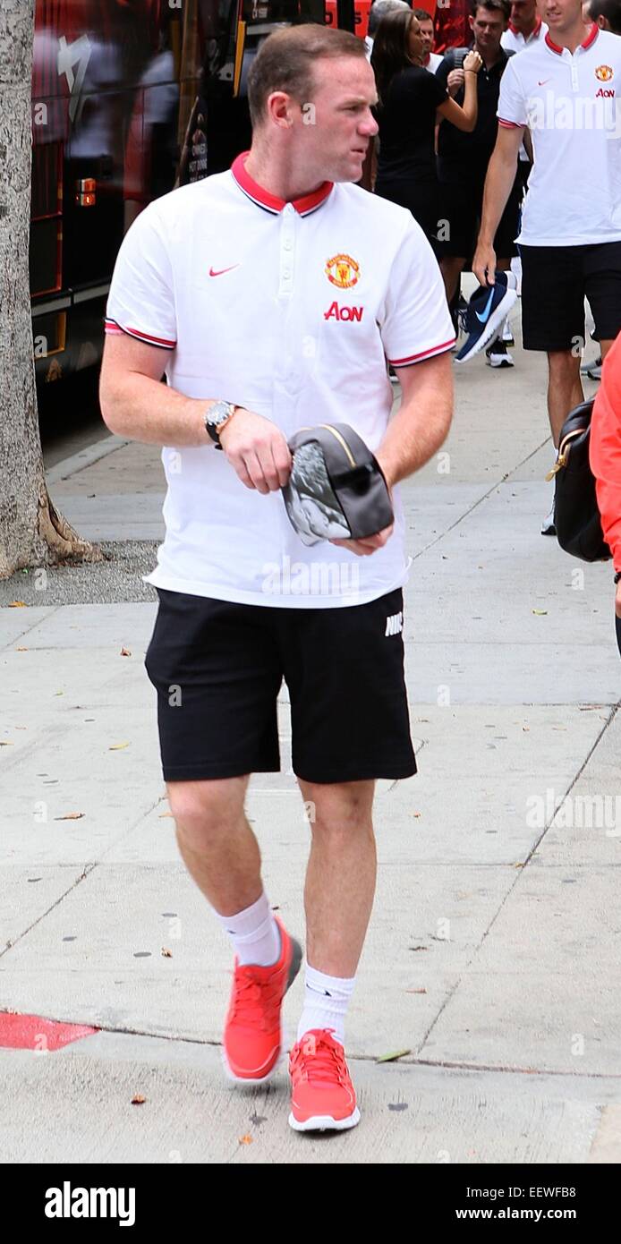 Wayne Rooney signs autographs for fans as he returns to the Manchester ...
