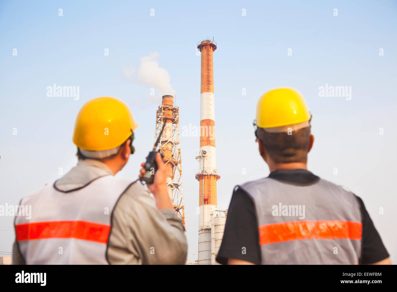 Refinery workers hi-res stock photography and images - Alamy