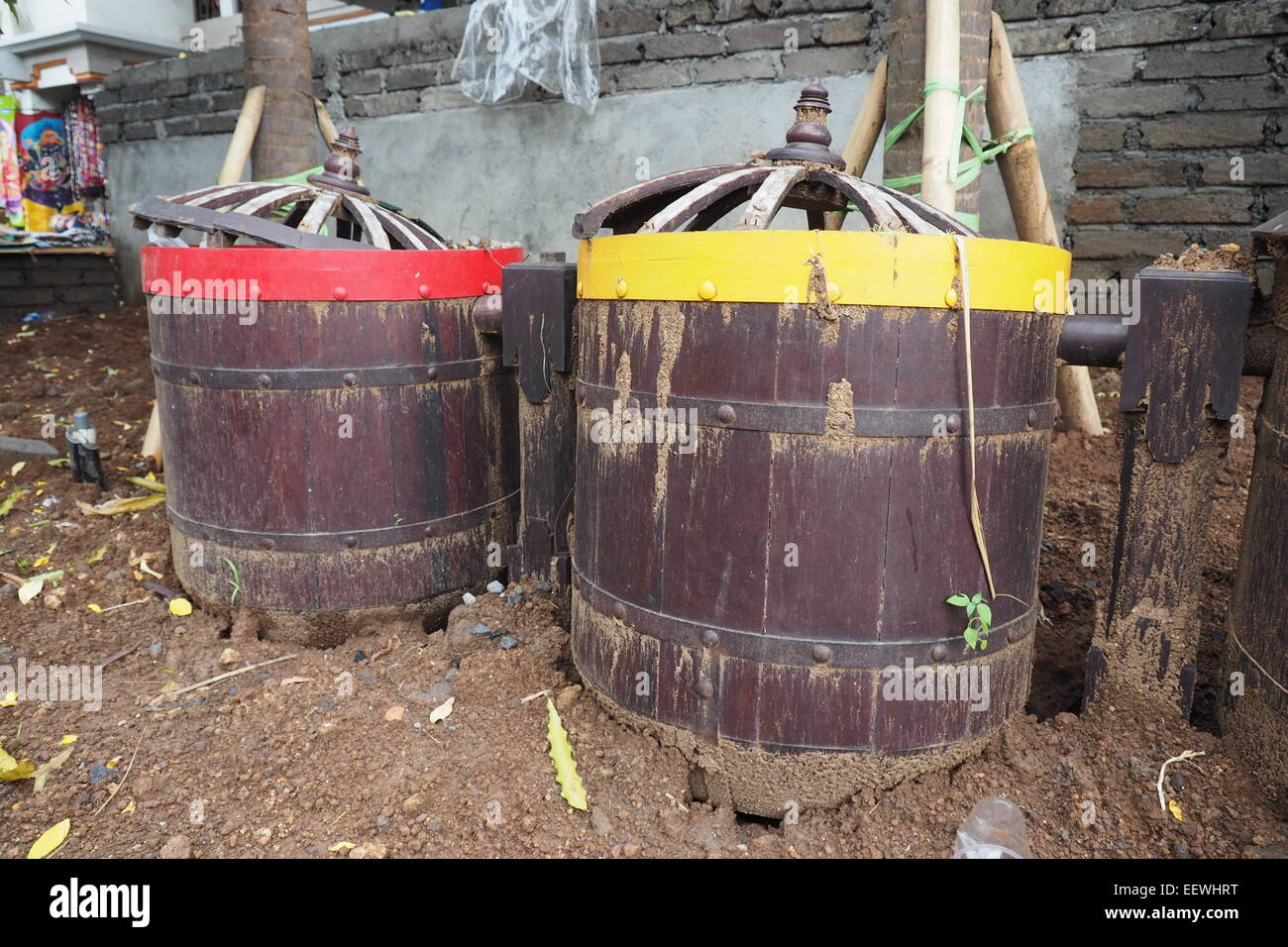 Wooden barrels barrel hi-res stock photography and images - Alamy