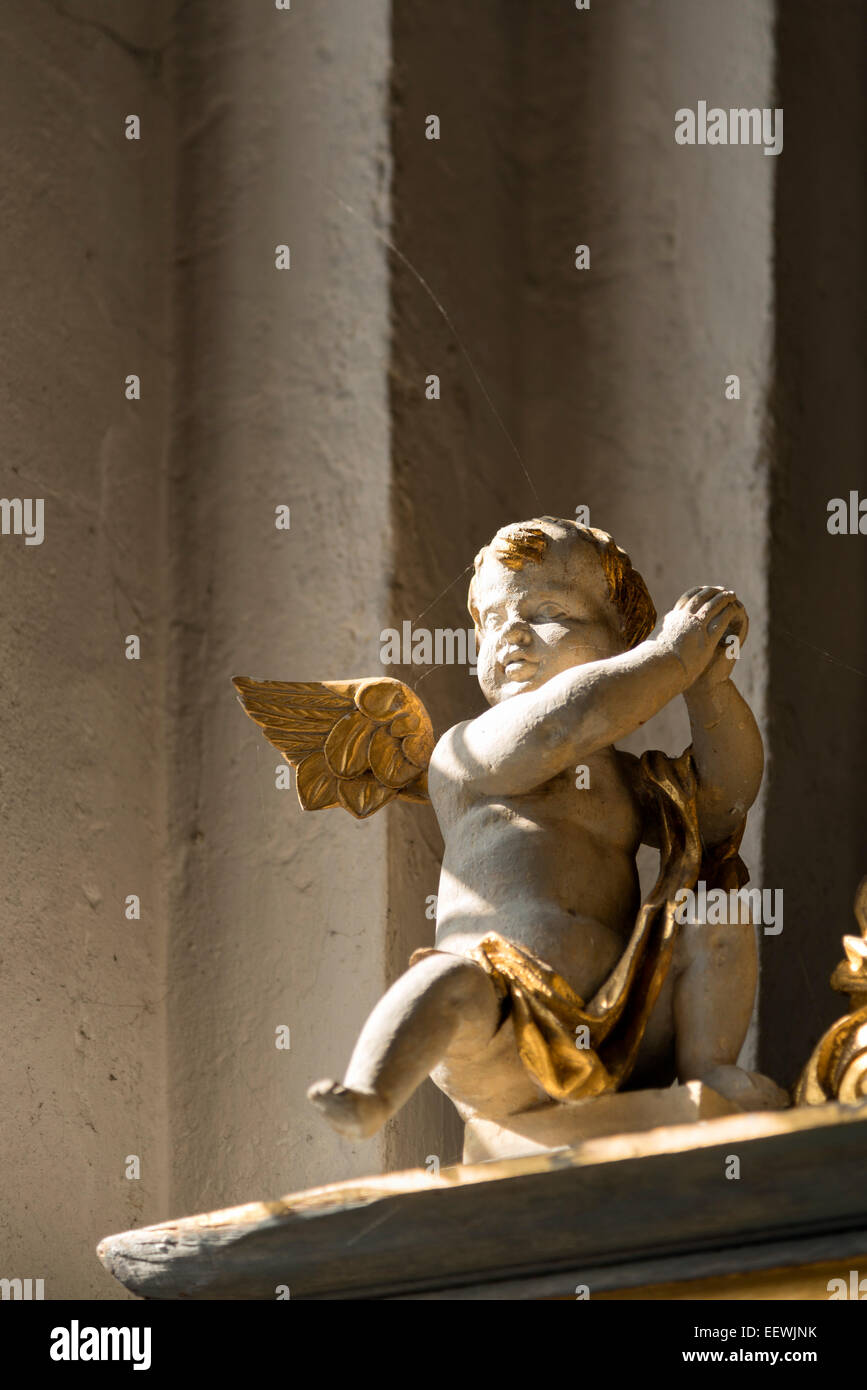 Angel statue sculpture hi-res stock photography and images - Alamy