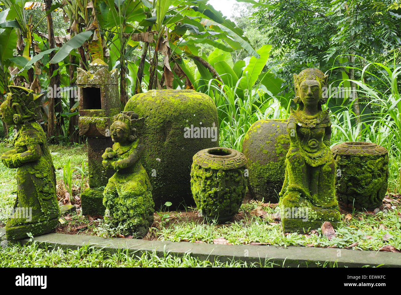 Indonesia ubud bali garden statues hi-res stock photography and images ...