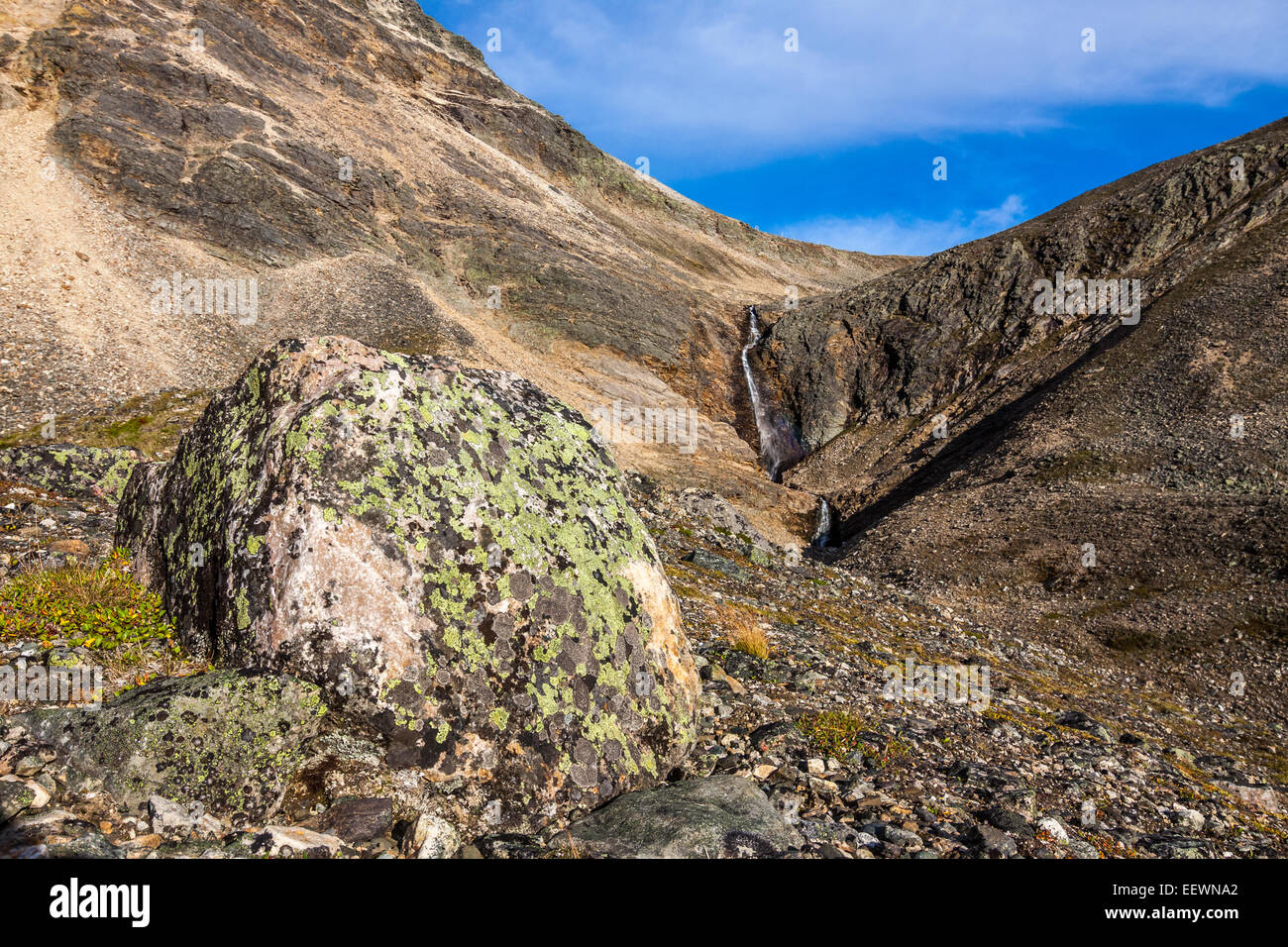Landscape rocky cliffs a waterfall hi-res stock photography and images ...