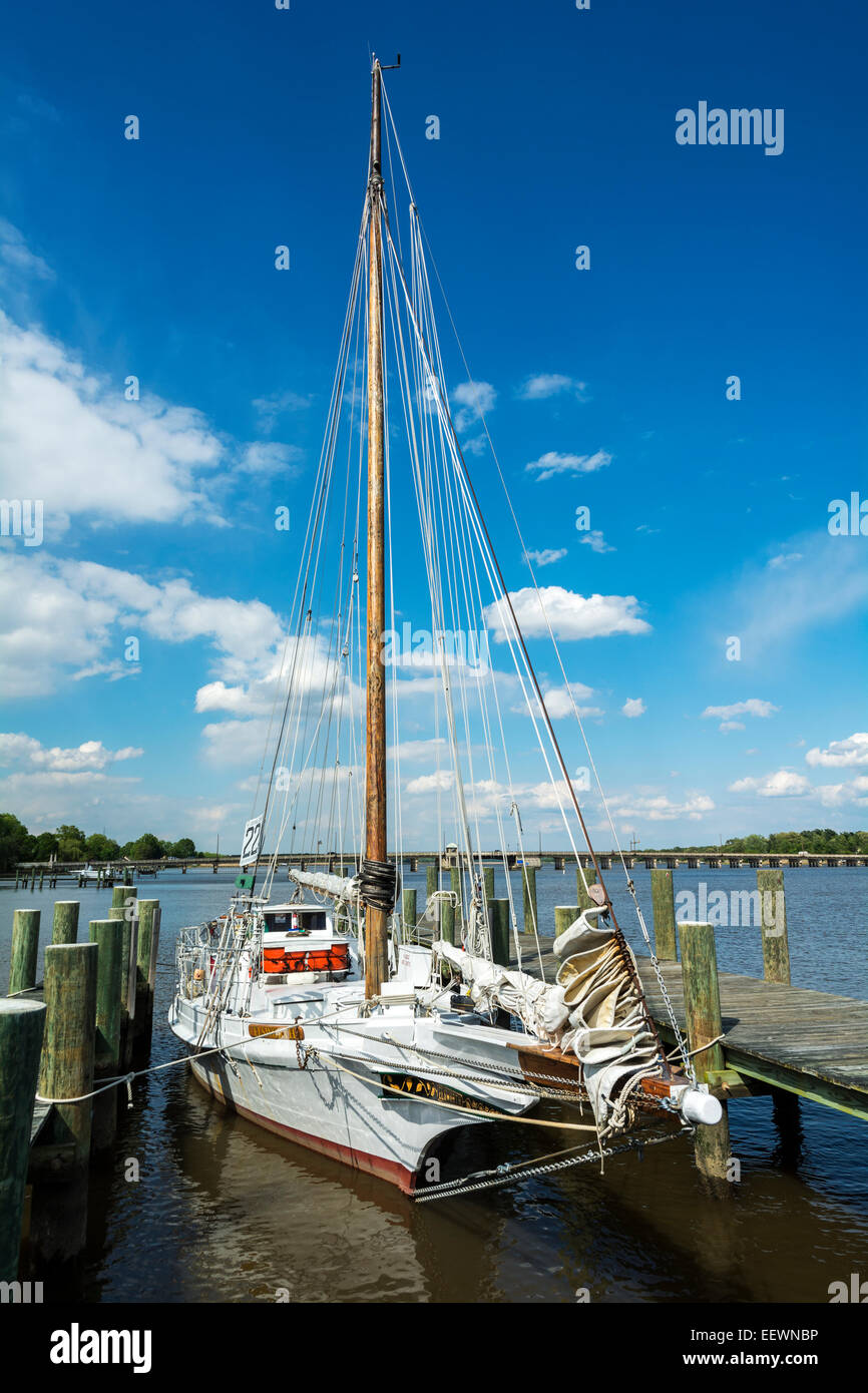 Skipjack boat hi-res stock photography and images - Alamy
