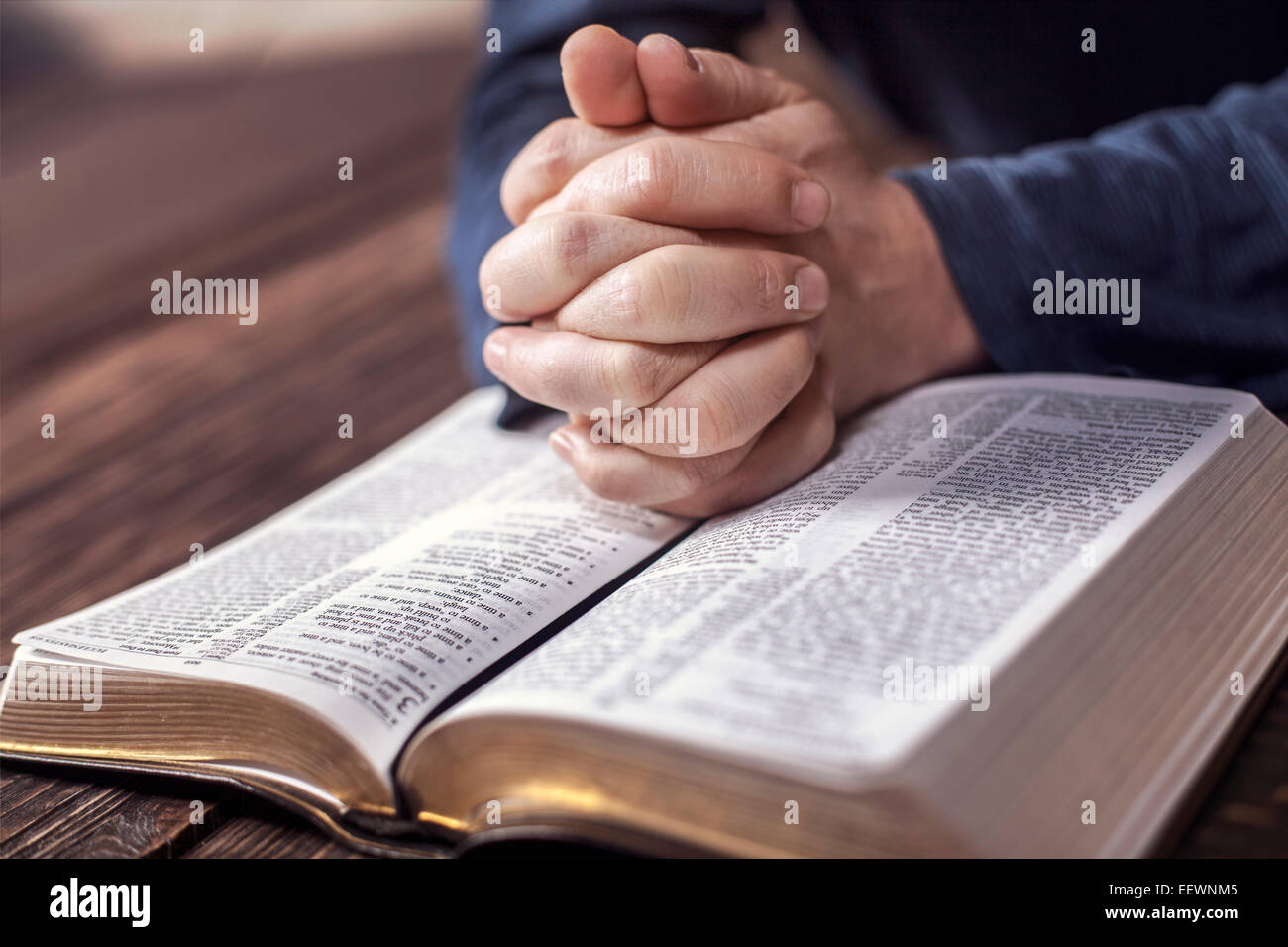 Church bible reading preacher hi-res stock photography and images - Alamy