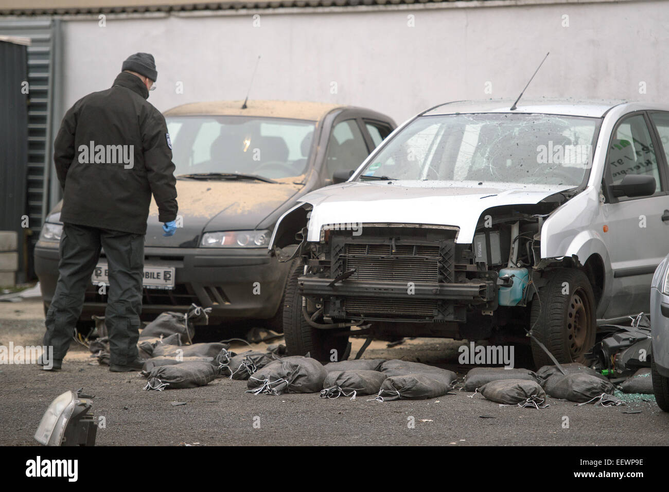 Exploded cars hi-res stock photography and images - Alamy