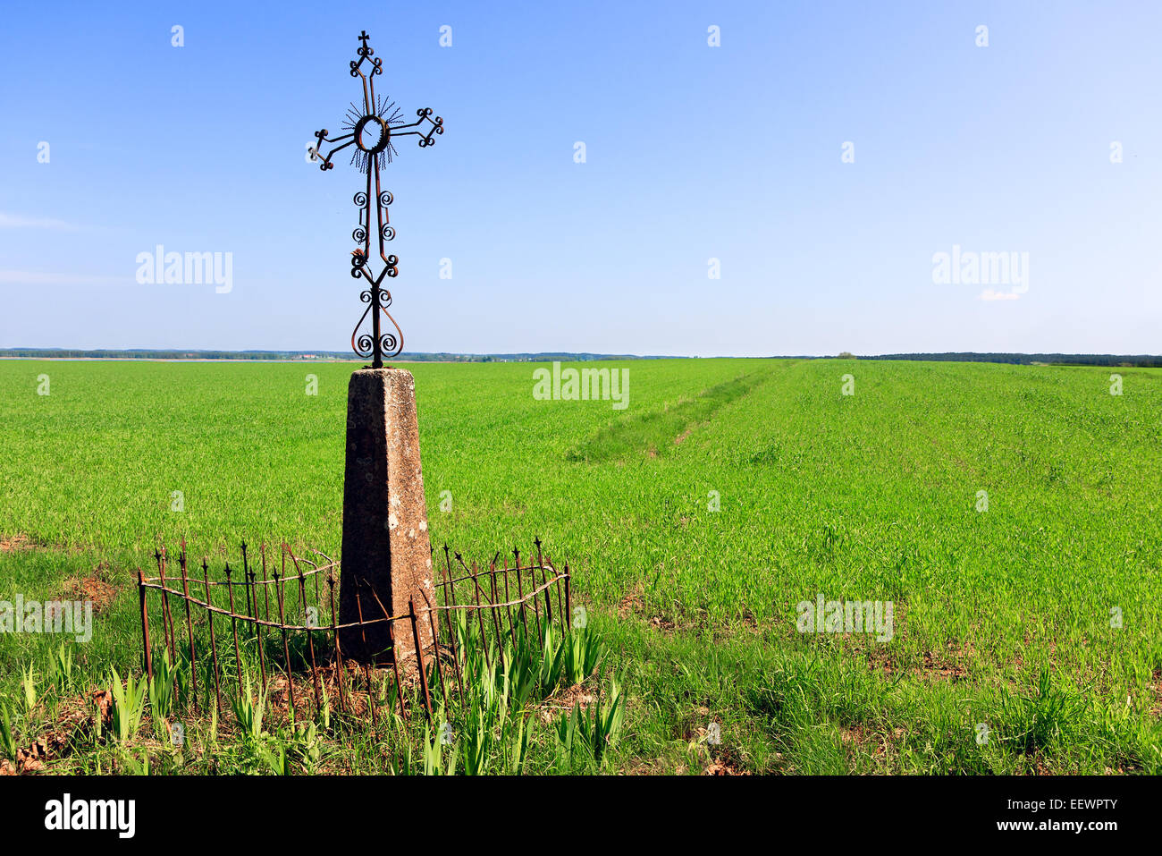 Cross in a field of grass Stock Photo - Alamy