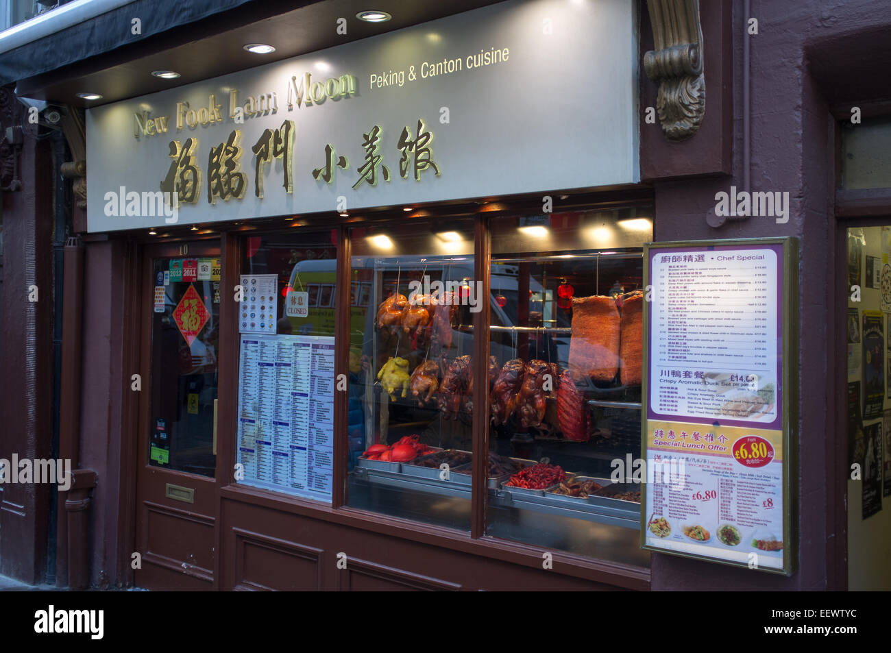 Crispy duck hanging in the window of a chinese restaurant in Londons ...