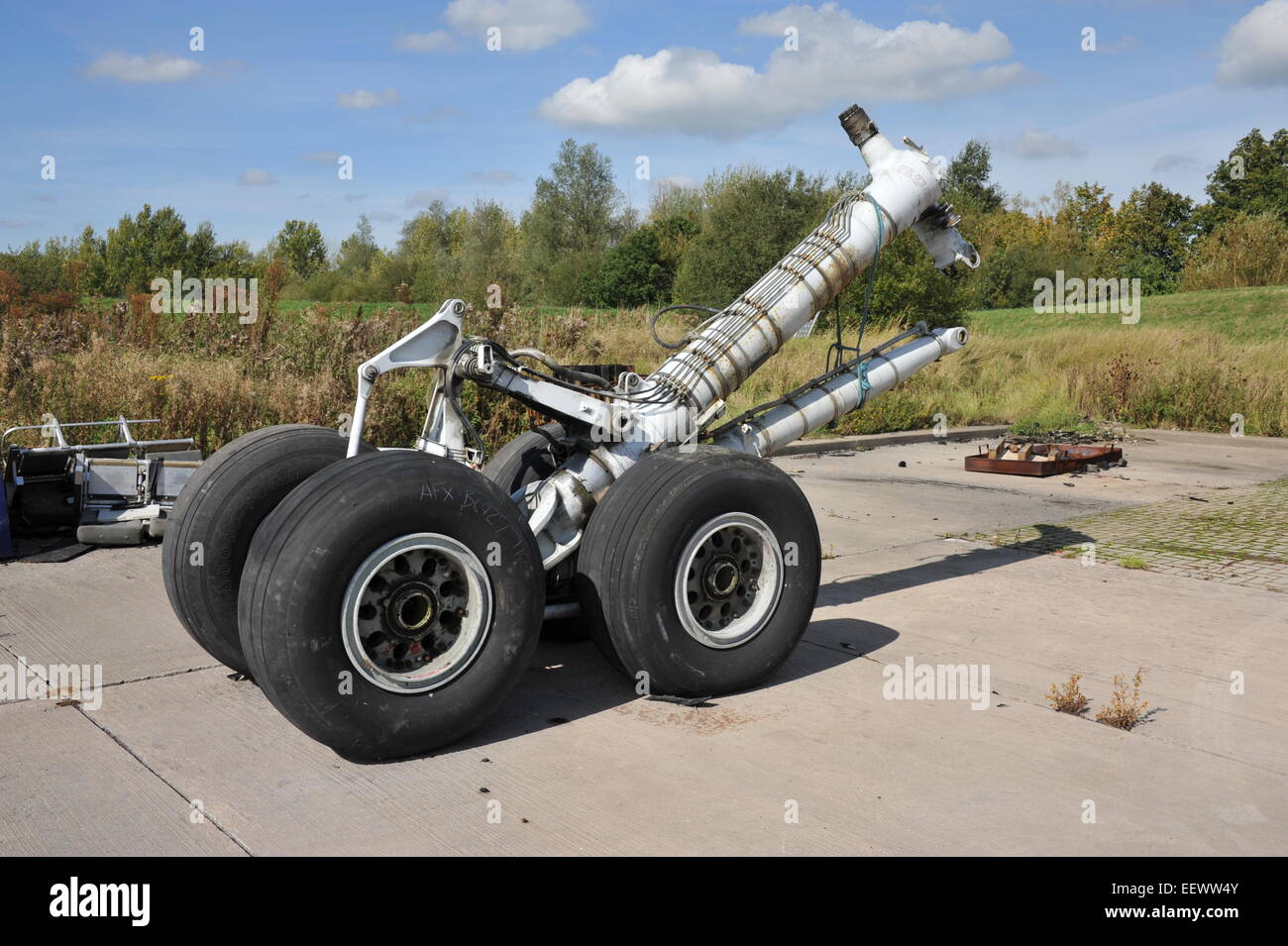 Airliner Undercarriage at London, Gatwick Stock Photo - Alamy