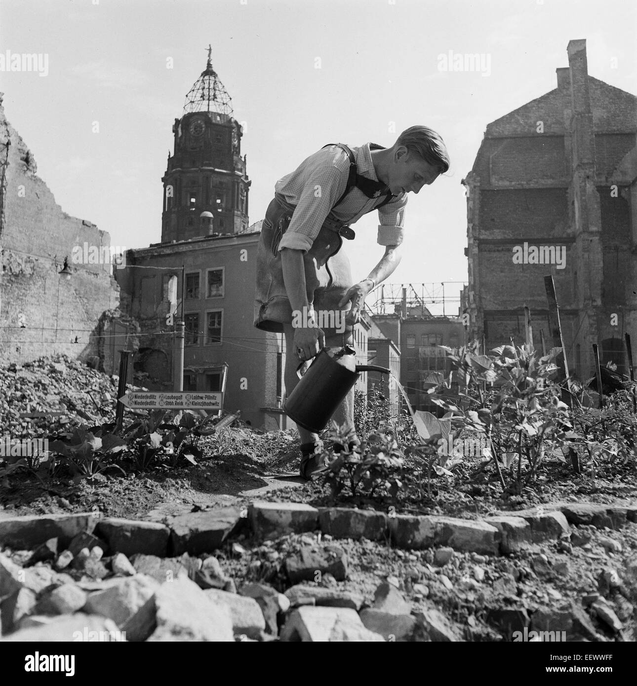 Photo famous photographer richard peter hi-res stock photography and ...